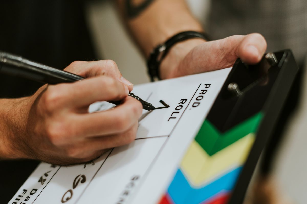 Shot List Film: Contoh dan Cara Membuatnya Secara Efektif - SAE Indonesia